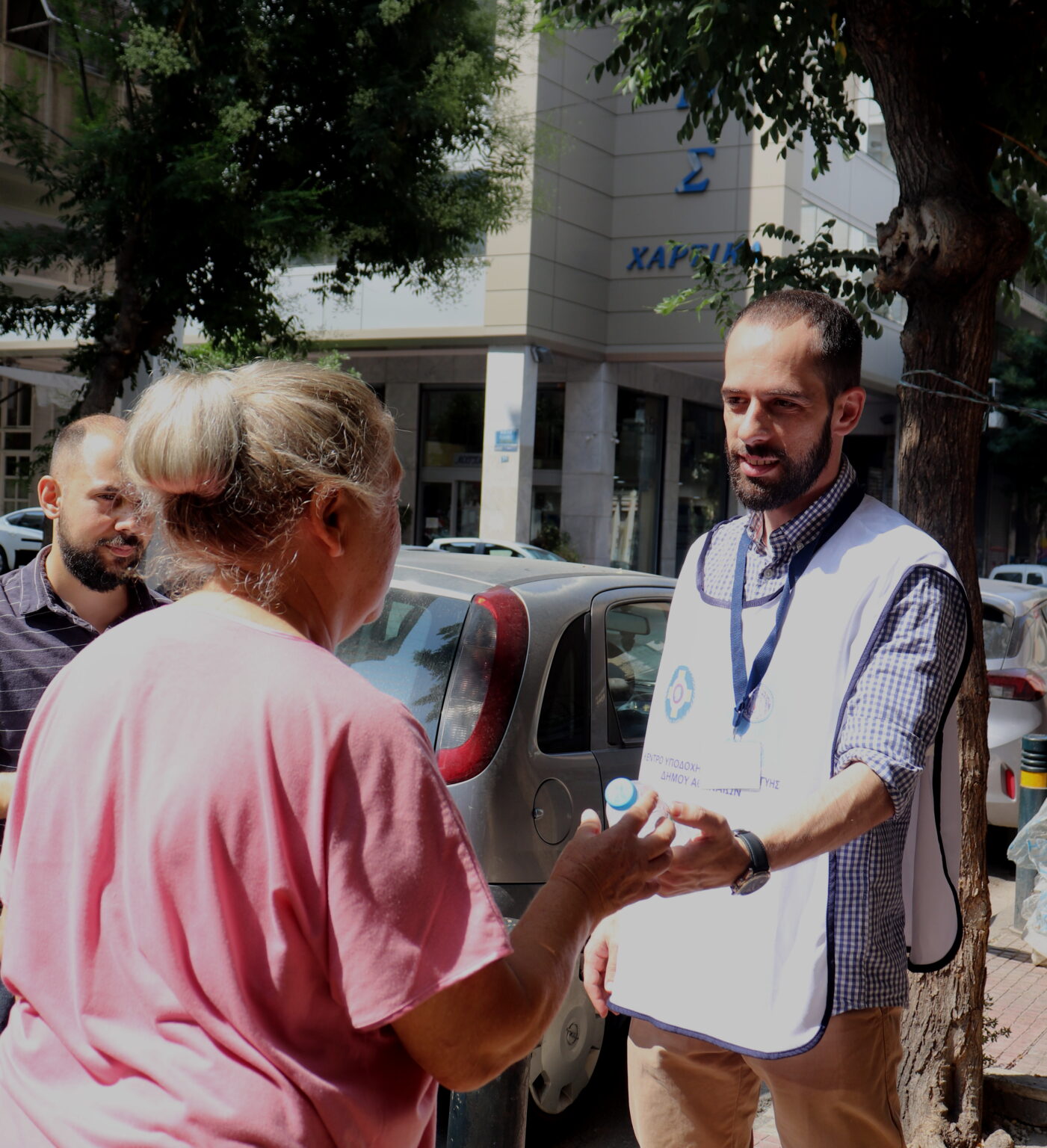 Δίπλα στους αστέγους καθ'όλη τη διάρκεια του καύσωνα οι ομάδες Street ...